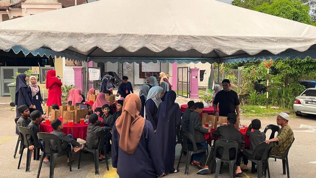 Iftar Program With Orphans – Intra International College