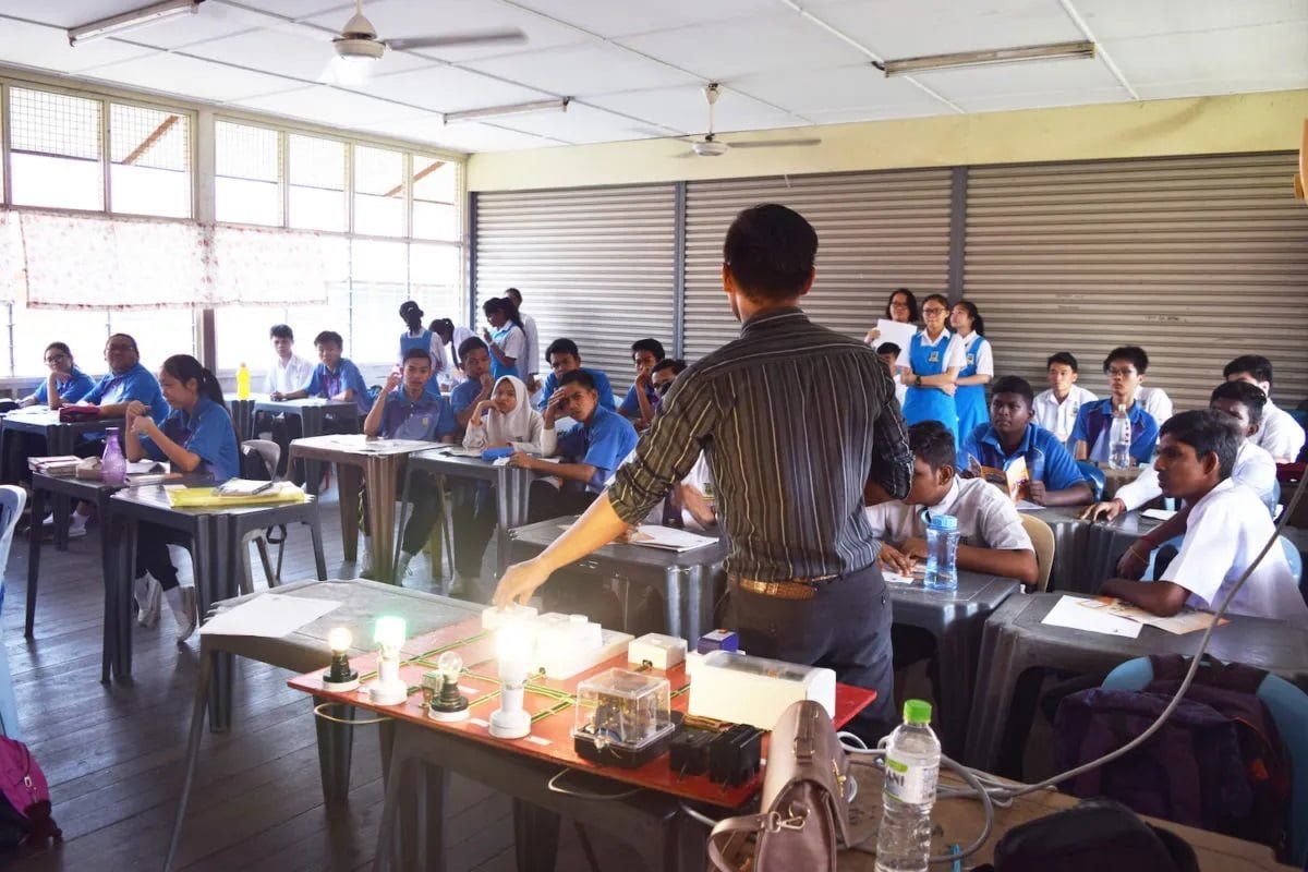 School Briefing SMK Tunku Abdul Rahman – Intra International College